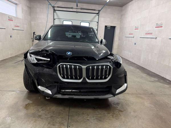 Melns BMW iX1 2023 Marijampole, ar dzinēja tilpumu 0.00 L un nobraukumu 86 tūkst. km par 18997 €, foto 2 vietnē AUTOMOTO.COM.LV