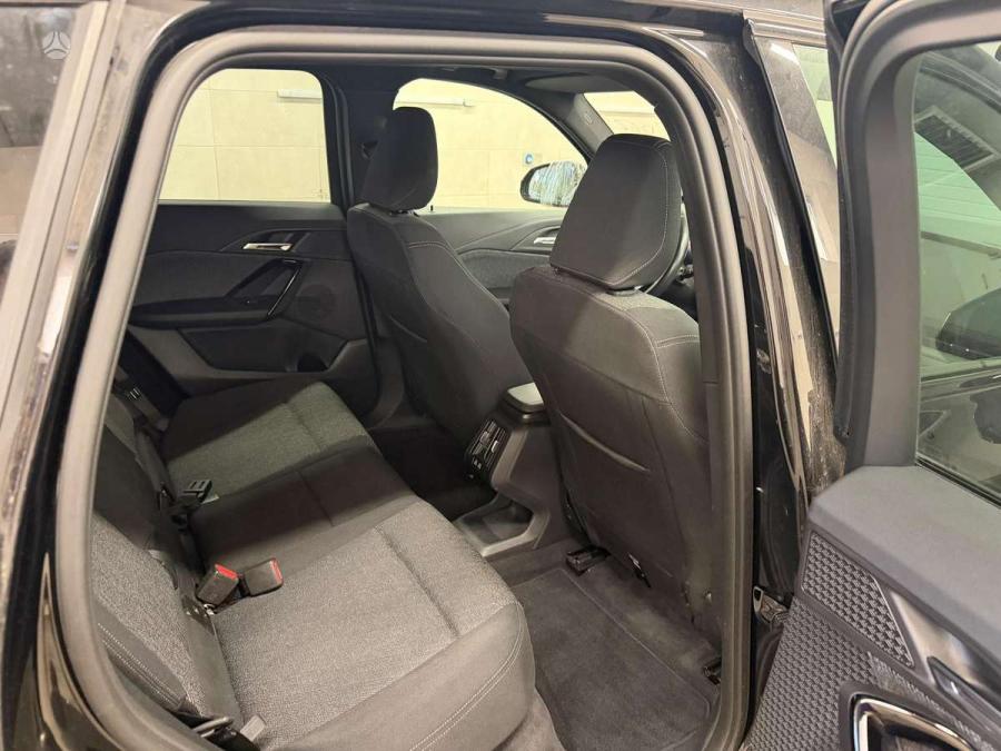 Melns BMW iX1 2023 Marijampole, ar dzinēja tilpumu 0.00 L un nobraukumu 86 tūkst. km par 18997 €, foto 28 vietnē AUTOMOTO.COM.LV