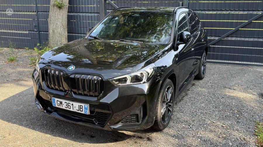 Melns BMW iX1 2023 Jonava, ar dzinēja tilpumu 0.00 L un nobraukumu 68 tūkst. km par 24950 €, foto 1 vietnē AUTOMOTO.COM.LV