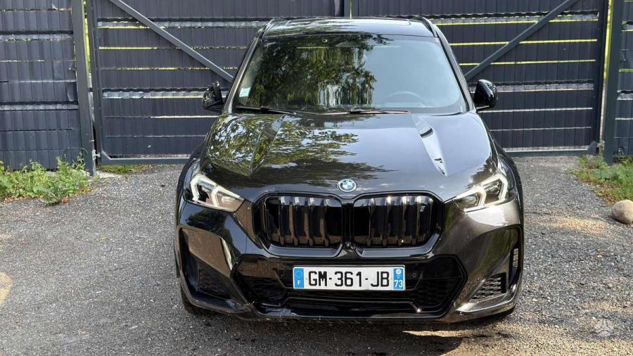 Melns BMW iX1 2023 Jonava, ar dzinēja tilpumu 0.00 L un nobraukumu 68 tūkst. km par 24950 €, foto 3 vietnē AUTOMOTO.COM.LV