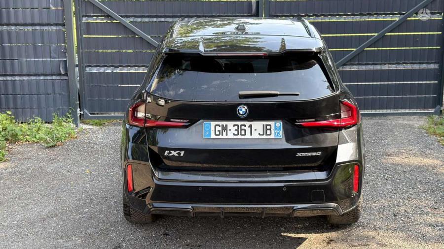 Melns BMW iX1 2023 Jonava, ar dzinēja tilpumu 0.00 L un nobraukumu 68 tūkst. km par 24950 €, foto 15 vietnē AUTOMOTO.COM.LV