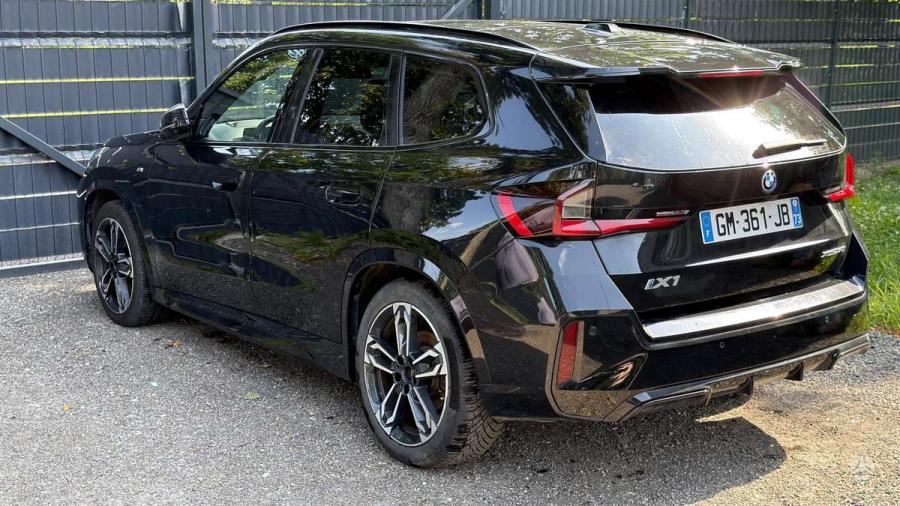 Melns BMW iX1 2023 Jonava, ar dzinēja tilpumu 0.00 L un nobraukumu 68 tūkst. km par 24950 €, foto 16 vietnē AUTOMOTO.COM.LV