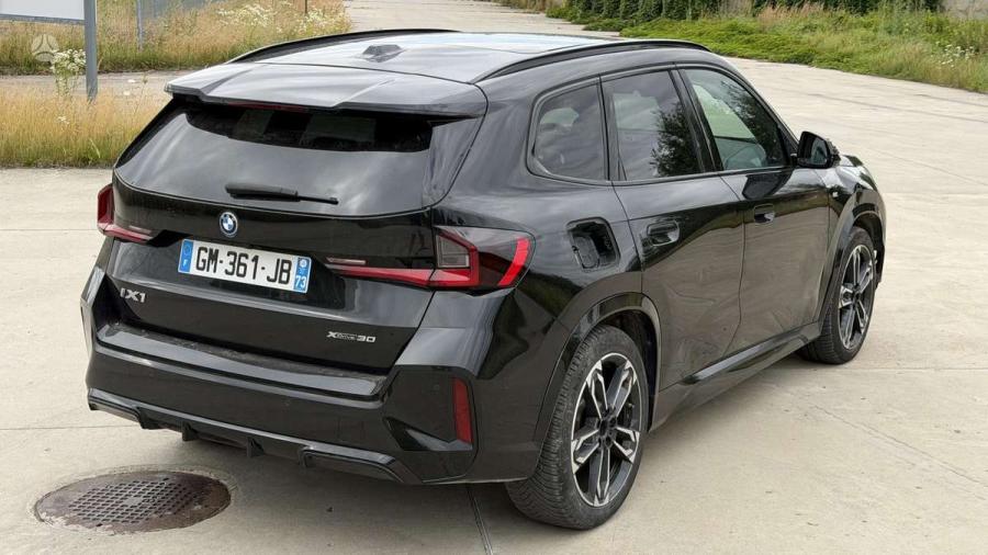 Melns BMW iX1 2023 Jonava, ar dzinēja tilpumu 0.00 L un nobraukumu 68 tūkst. km par 24300 €, foto 12 vietnē AUTOMOTO.COM.LV
