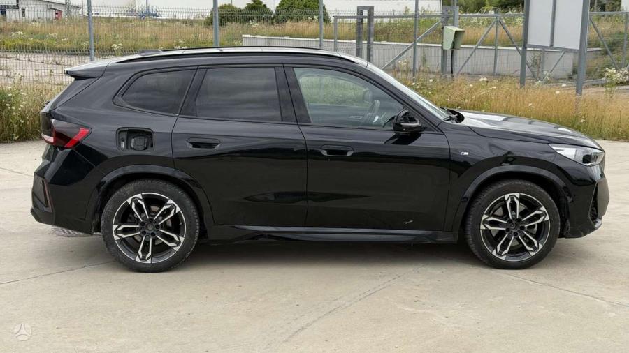 Melns BMW iX1 2023 Jonava, ar dzinēja tilpumu 0.00 L un nobraukumu 68 tūkst. km par 24300 €, foto 13 vietnē AUTOMOTO.COM.LV