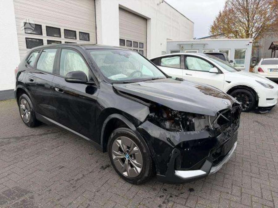Melns BMW iX1 2024 Klaipėda, ar dzinēja tilpumu 0.00 L un nobraukumu 38 tūkst. km par 20800 €, foto 2 vietnē AUTOMOTO.COM.LV