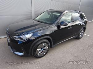 Melns BMW iX1 2025 Tallina, ar dzinēja tilpumu 0.00 L un nobraukumu 7 tūkst. km par 39900 €, foto  vietnē AUTOMOTO.COM.LV
