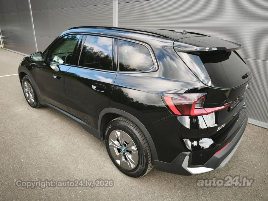Melns BMW iX1 2025 Tallina, ar dzinēja tilpumu 0.00 L un nobraukumu 7 tūkst. km par 39900 €, foto 3 vietnē AUTOMOTO.COM.LV