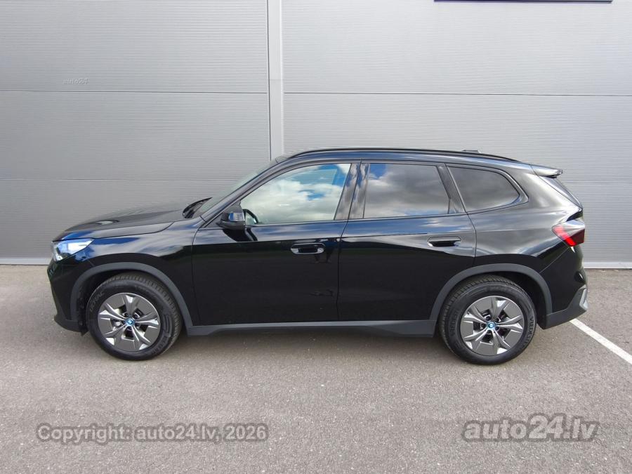 Melns BMW iX1 2025 Tallina, ar dzinēja tilpumu 0.00 L un nobraukumu 7 tūkst. km par 39900 €, foto 5 vietnē AUTOMOTO.COM.LV