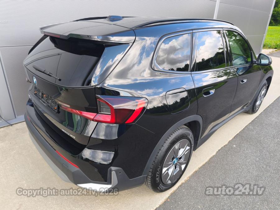 Melns BMW iX1 2025 Tallina, ar dzinēja tilpumu 0.00 L un nobraukumu 7 tūkst. km par 39900 €, foto 7 vietnē AUTOMOTO.COM.LV