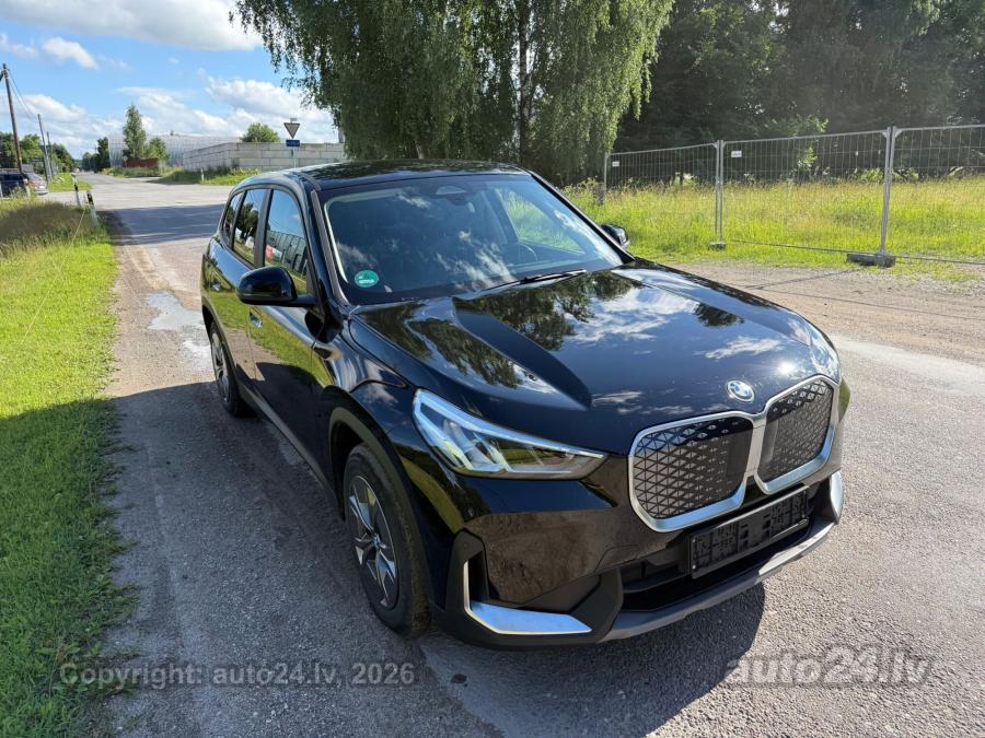 Melns BMW iX1 2024 Tartu, ar dzinēja tilpumu 0.00 L un nobraukumu 39 tūkst. km par 35000 €, foto 1 vietnē AUTOMOTO.COM.LV