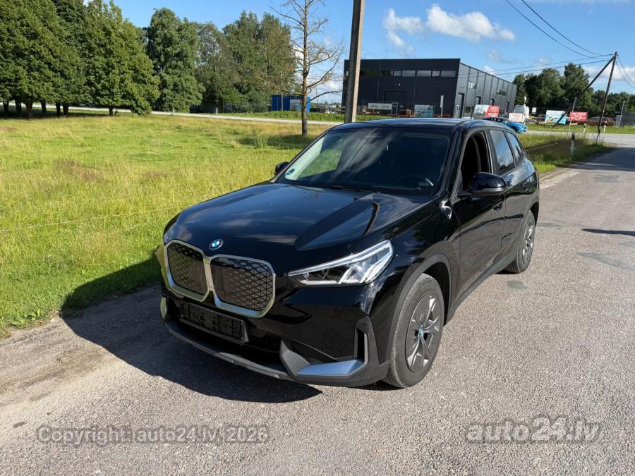 Melns BMW iX1 2024 Tartu, ar dzinēja tilpumu 0.00 L un nobraukumu 39 tūkst. km par 35000 €, foto 3 vietnē AUTOMOTO.COM.LV