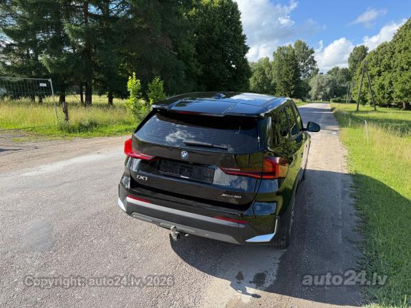 Melns BMW iX1 2024 Tartu, ar dzinēja tilpumu 0.00 L un nobraukumu 39 tūkst. km par 35000 €, foto 4 vietnē AUTOMOTO.COM.LV