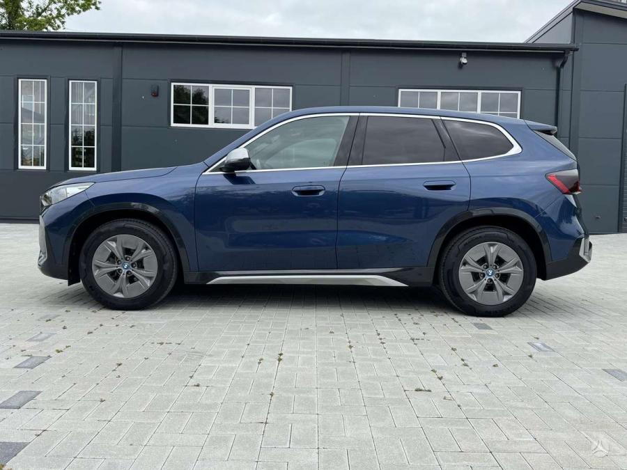 Zils BMW iX1 2024 Šauļi, ar dzinēja tilpumu 0.00 L un nobraukumu 56 tūkst. km par 32800 €, foto 36 vietnē AUTOMOTO.COM.LV