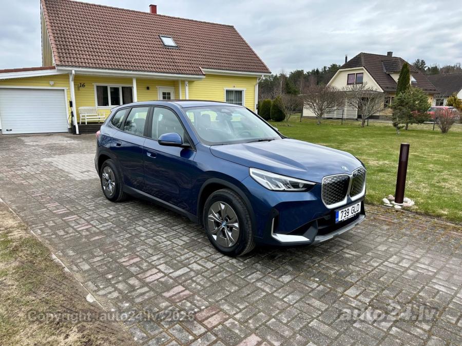 Zils BMW iX1 2023 Saku, ar dzinēja tilpumu 0.00 L un nobraukumu 15 tūkst. km par 42700 €, foto 3 vietnē AUTOMOTO.COM.LV