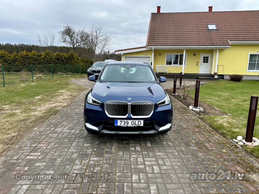 Zils BMW iX1 2023 Saku, ar dzinēja tilpumu 0.00 L un nobraukumu 15 tūkst. km par 42700 €, foto 4 vietnē AUTOMOTO.COM.LV