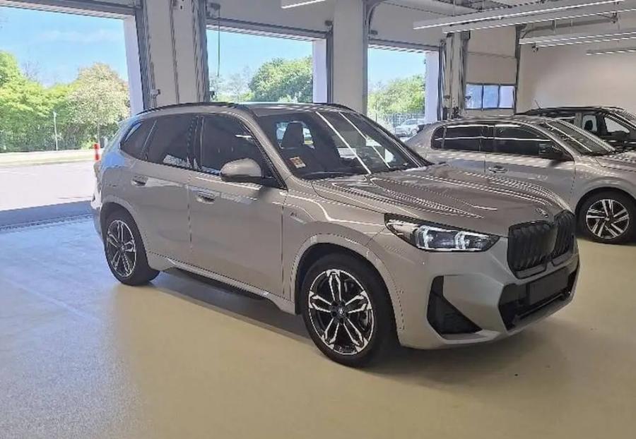 Pelēks BMW iX1 2023 Jelgava, ar dzinēja tilpumu 0.00 L un nobraukumu 50 tūkst. km par 39000 €, foto 1 vietnē AUTOMOTO.COM.LV