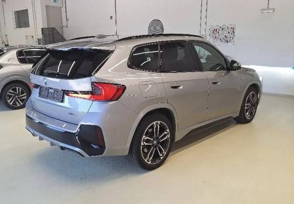 Pelēks BMW iX1 2023 Jelgava, ar dzinēja tilpumu 0.00 L un nobraukumu 50 tūkst. km par 39000 €, foto 3 vietnē AUTOMOTO.COM.LV
