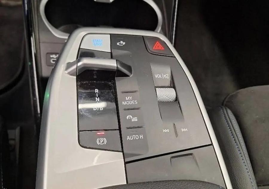 Pelēks BMW iX1 2023 Jelgava, ar dzinēja tilpumu 0.00 L un nobraukumu 50 tūkst. km par 39000 €, foto 12 vietnē AUTOMOTO.COM.LV