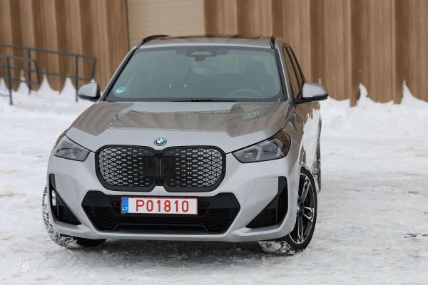 Pelēks BMW iX1 2024 Gargždai, ar dzinēja tilpumu 0.00 L un nobraukumu 15 tūkst. km par 42000 €, foto 3 vietnē AUTOMOTO.COM.LV