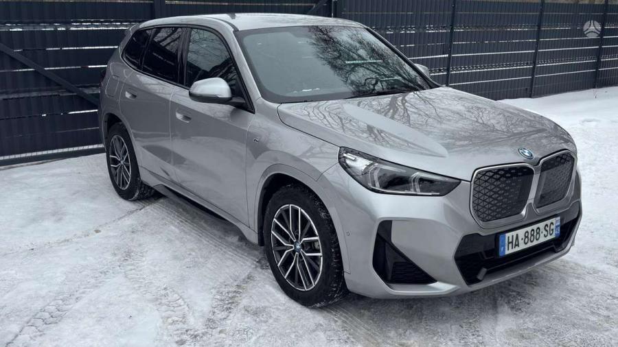 Pelēks BMW iX1 2024 Jonava, ar dzinēja tilpumu 0.00 L un nobraukumu 11 tūkst. km par 25800 €, foto 1 vietnē AUTOMOTO.COM.LV