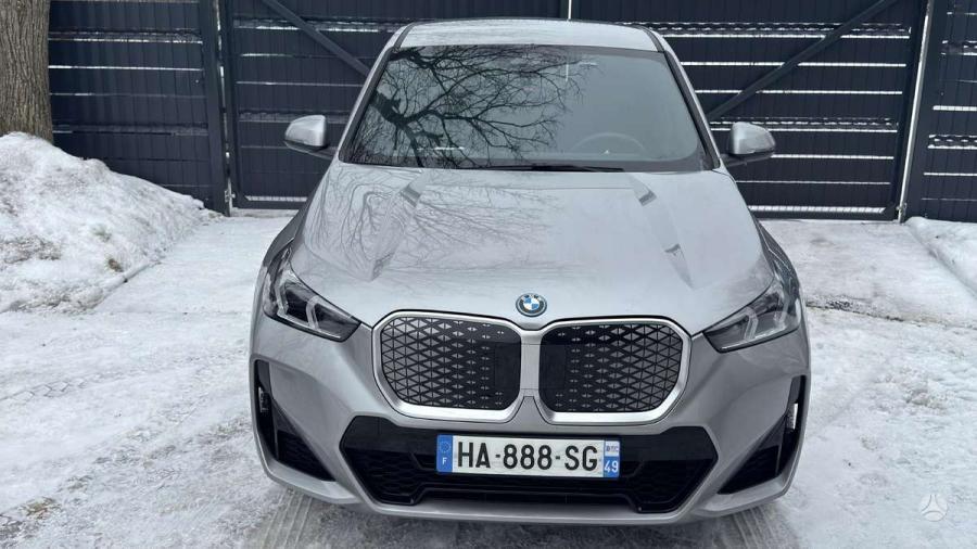 Pelēks BMW iX1 2024 Jonava, ar dzinēja tilpumu 0.00 L un nobraukumu 11 tūkst. km par 25800 €, foto 2 vietnē AUTOMOTO.COM.LV