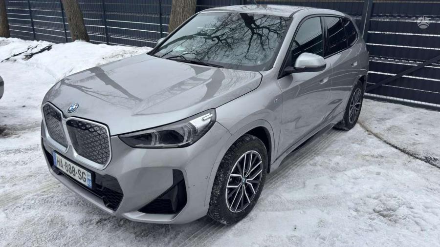 Pelēks BMW iX1 2024 Jonava, ar dzinēja tilpumu 0.00 L un nobraukumu 11 tūkst. km par 25800 €, foto 3 vietnē AUTOMOTO.COM.LV