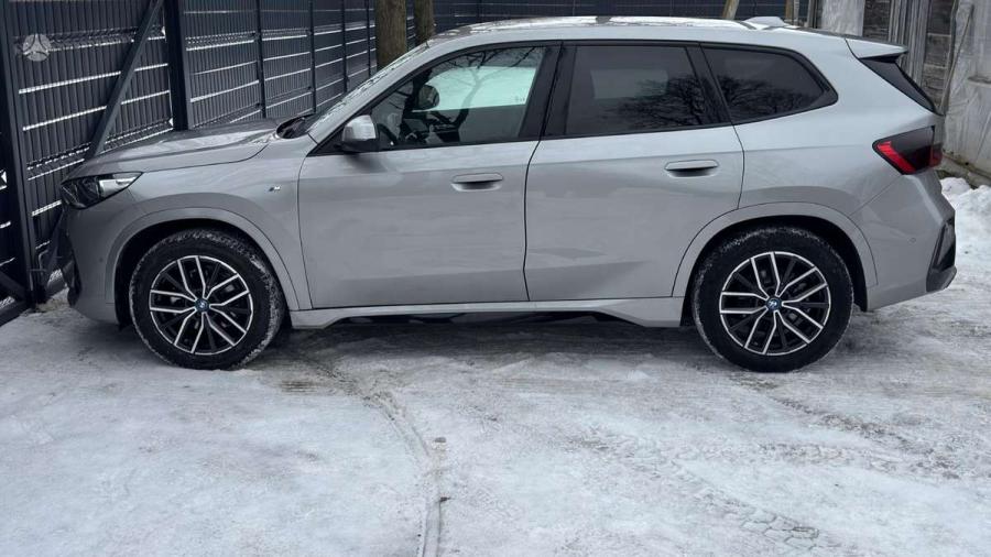 Pelēks BMW iX1 2024 Jonava, ar dzinēja tilpumu 0.00 L un nobraukumu 11 tūkst. km par 25800 €, foto 4 vietnē AUTOMOTO.COM.LV