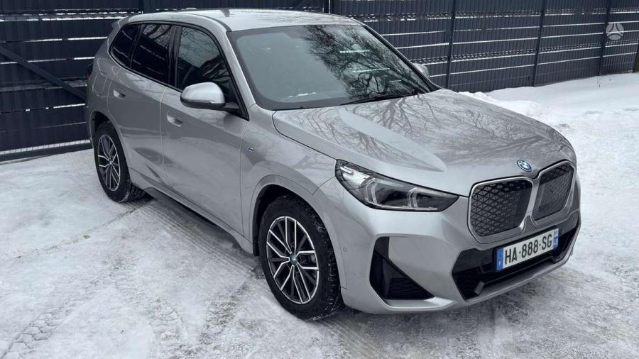 Pelēks BMW iX1 2024 Jonava, ar dzinēja tilpumu 0.00 L un nobraukumu 11 tūkst. km par 25800 €, foto 9 vietnē AUTOMOTO.COM.LV