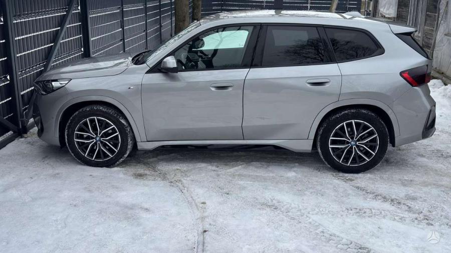 Pelēks BMW iX1 2024 Jonava, ar dzinēja tilpumu 0.00 L un nobraukumu 11 tūkst. km par 25800 €, foto 12 vietnē AUTOMOTO.COM.LV