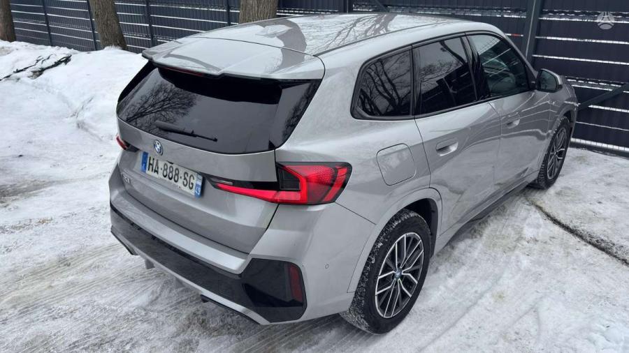 Pelēks BMW iX1 2024 Jonava, ar dzinēja tilpumu 0.00 L un nobraukumu 11 tūkst. km par 25800 €, foto 15 vietnē AUTOMOTO.COM.LV
