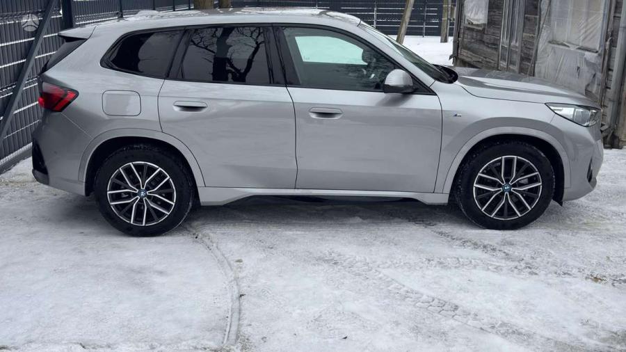 Pelēks BMW iX1 2024 Jonava, ar dzinēja tilpumu 0.00 L un nobraukumu 11 tūkst. km par 25800 €, foto 16 vietnē AUTOMOTO.COM.LV
