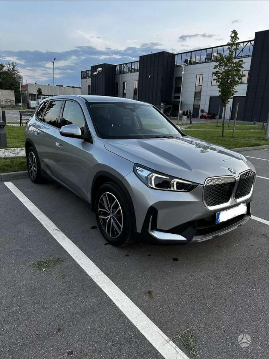 Pelēks BMW iX1 2024 Kauņa, ar dzinēja tilpumu 0.00 L un nobraukumu 25 tūkst. km par 34990 €, foto 4 vietnē AUTOMOTO.COM.LV