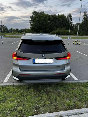 Pelēks BMW iX1 2024 Kauņa, ar dzinēja tilpumu 0.00 L un nobraukumu 25 tūkst. km par 34990 €, foto 5 vietnē AUTOMOTO.COM.LV