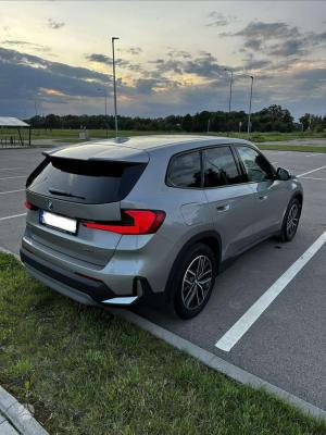 Pelēks BMW iX1 2024 Kauņa, ar dzinēja tilpumu 0.00 L un nobraukumu 25 tūkst. km par 34990 €, foto 6 vietnē AUTOMOTO.COM.LV