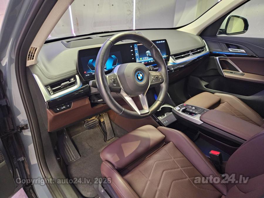 Серый БМВ iX1 2024 в Таллин, объемом двигателя 0.00 л и пробегом 78 тыс. км за 38900 €, фото 5 на AUTOMOTO.COM.LV