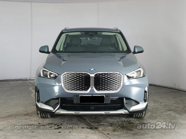 Pelēks BMW iX1 2025 Tallina, ar dzinēja tilpumu 0.00 L un nobraukumu 18 tūkst. km par 38900 €, foto 1 vietnē AUTOMOTO.COM.LV