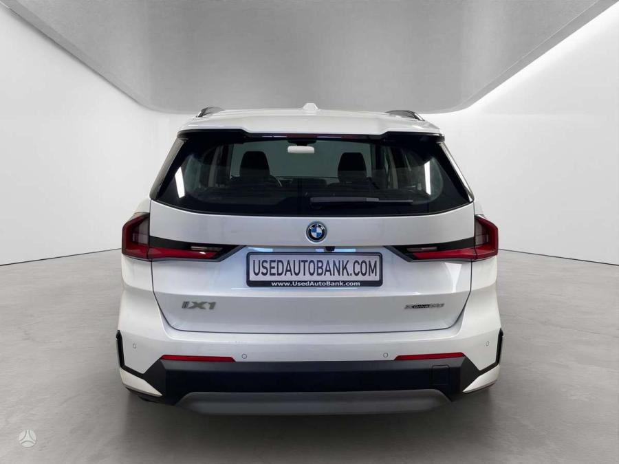 Balts BMW iX1 2023 Viļņa, ar dzinēja tilpumu 0.00 L un nobraukumu 145 tūkst. km par 26015 €, foto 6 vietnē AUTOMOTO.COM.LV