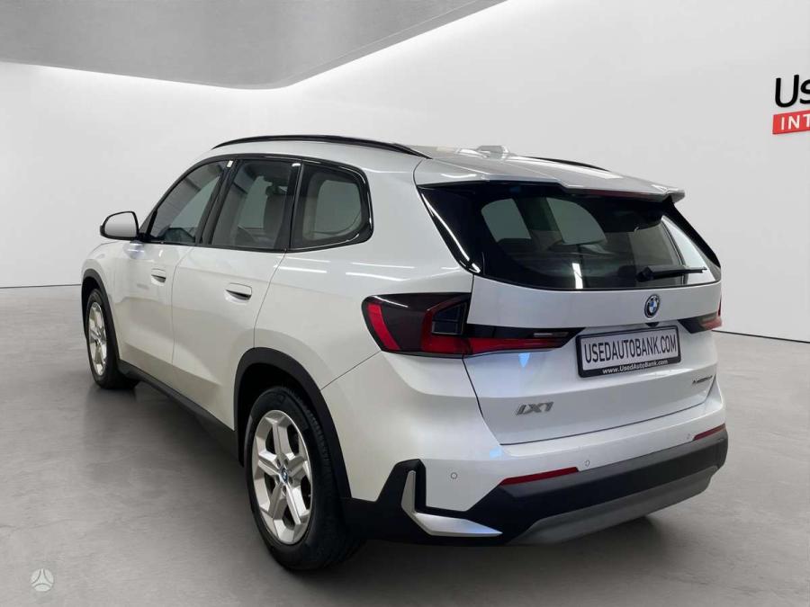 Balts BMW iX1 2023 Viļņa, ar dzinēja tilpumu 0.00 L un nobraukumu 145 tūkst. km par 26015 €, foto 7 vietnē AUTOMOTO.COM.LV