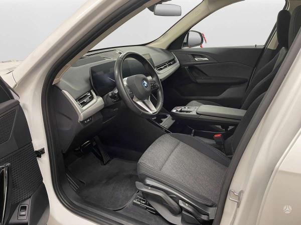 Balts BMW iX1 2023 Viļņa, ar dzinēja tilpumu 0.00 L un nobraukumu 145 tūkst. km par 26015 €, foto 10 vietnē AUTOMOTO.COM.LV