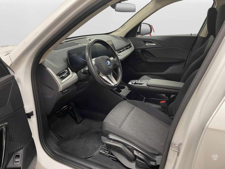 Balts BMW iX1 2023 Viļņa, ar dzinēja tilpumu 0.00 L un nobraukumu 145 tūkst. km par 26015 €, foto 11 vietnē AUTOMOTO.COM.LV