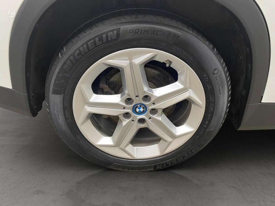 Balts BMW iX1 2023 Viļņa, ar dzinēja tilpumu 0.00 L un nobraukumu 145 tūkst. km par 26015 €, foto 23 vietnē AUTOMOTO.COM.LV