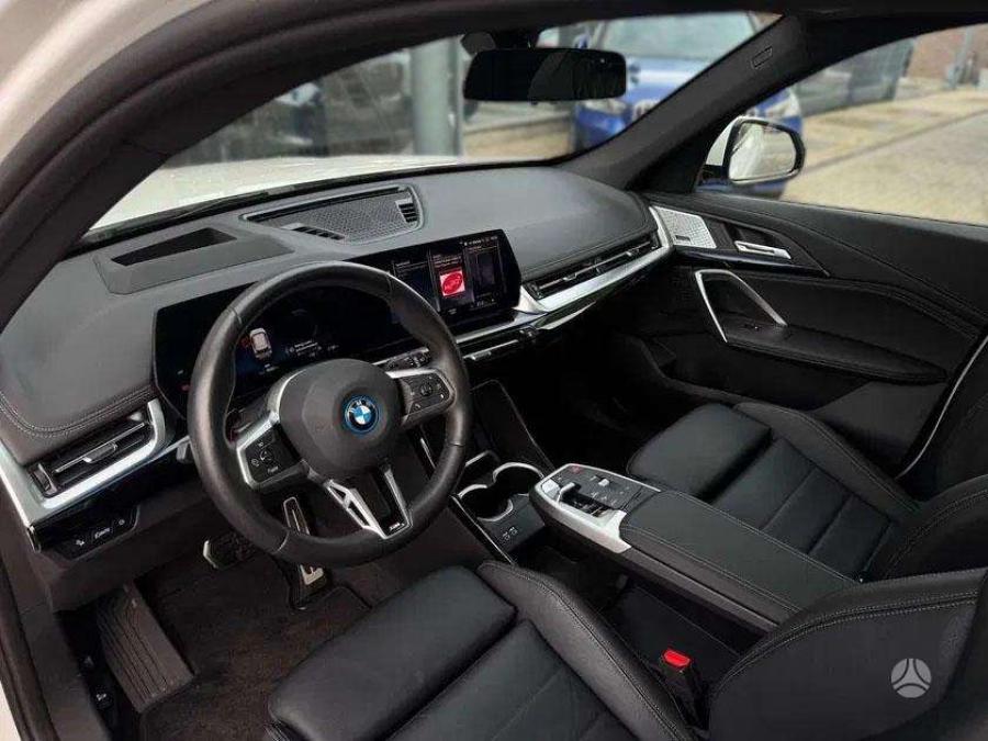 Balts BMW iX1 2024 Tukums, ar dzinēja tilpumu 0.00 L un nobraukumu 25 tūkst. km par 49990 €, foto 5 vietnē AUTOMOTO.COM.LV