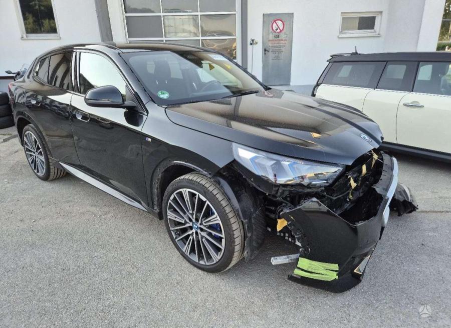 Melns BMW iX2 2025 Klaipėda, ar dzinēja tilpumu 0.00 L un nobraukumu 32 tūkst. km par 12600 €, foto 5 vietnē AUTOMOTO.COM.LV