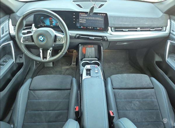 Black BMW iX2 2025 in Klaipeda, with an engine capacity of 0.00 L and mileage of 32 thousand km for 12600 €, photo 5 on AUTOMOTO.COM.LV
