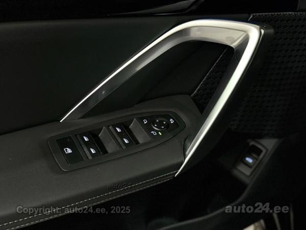 Black BMW iX2 2025 in Riga, with an engine capacity of 0.00 L and mileage of 6 thousand km for 57000 €, photo 11 on AUTOMOTO.COM.LV