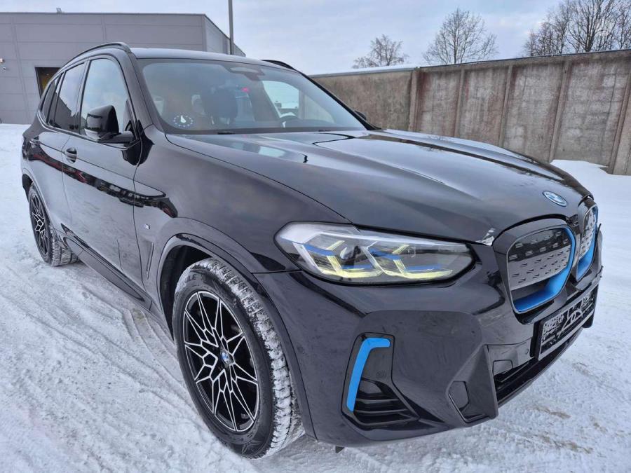 Black BMW iX3 2022 in Mazeikiai, with an engine capacity of 0.00 L and mileage of 95 thousand km for 21900 €, photo 1 on AUTOMOTO.COM.LV