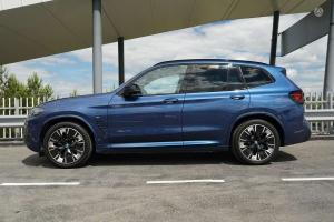 Zils BMW iX3 2022 Viļņa, ar dzinēja tilpumu 0.00 L un nobraukumu 102 tūkst. km par 30650 €, foto 3 vietnē AUTOMOTO.COM.LV