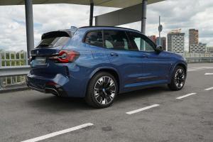 Zils BMW iX3 2022 Viļņa, ar dzinēja tilpumu 0.00 L un nobraukumu 102 tūkst. km par 30650 €, foto 7 vietnē AUTOMOTO.COM.LV