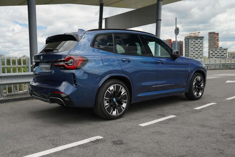 Zils BMW iX3 2022 Viļņa, ar dzinēja tilpumu 0.00 L un nobraukumu 102 tūkst. km par 30650 €, foto 7 vietnē AUTOMOTO.COM.LV