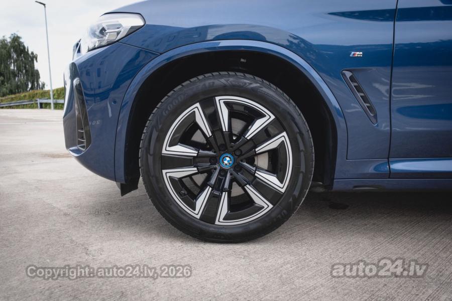 Zils BMW iX3 2021 Tallina, ar dzinēja tilpumu 0.00 L un nobraukumu 146 tūkst. km par 34900 €, foto 17 vietnē AUTOMOTO.COM.LV